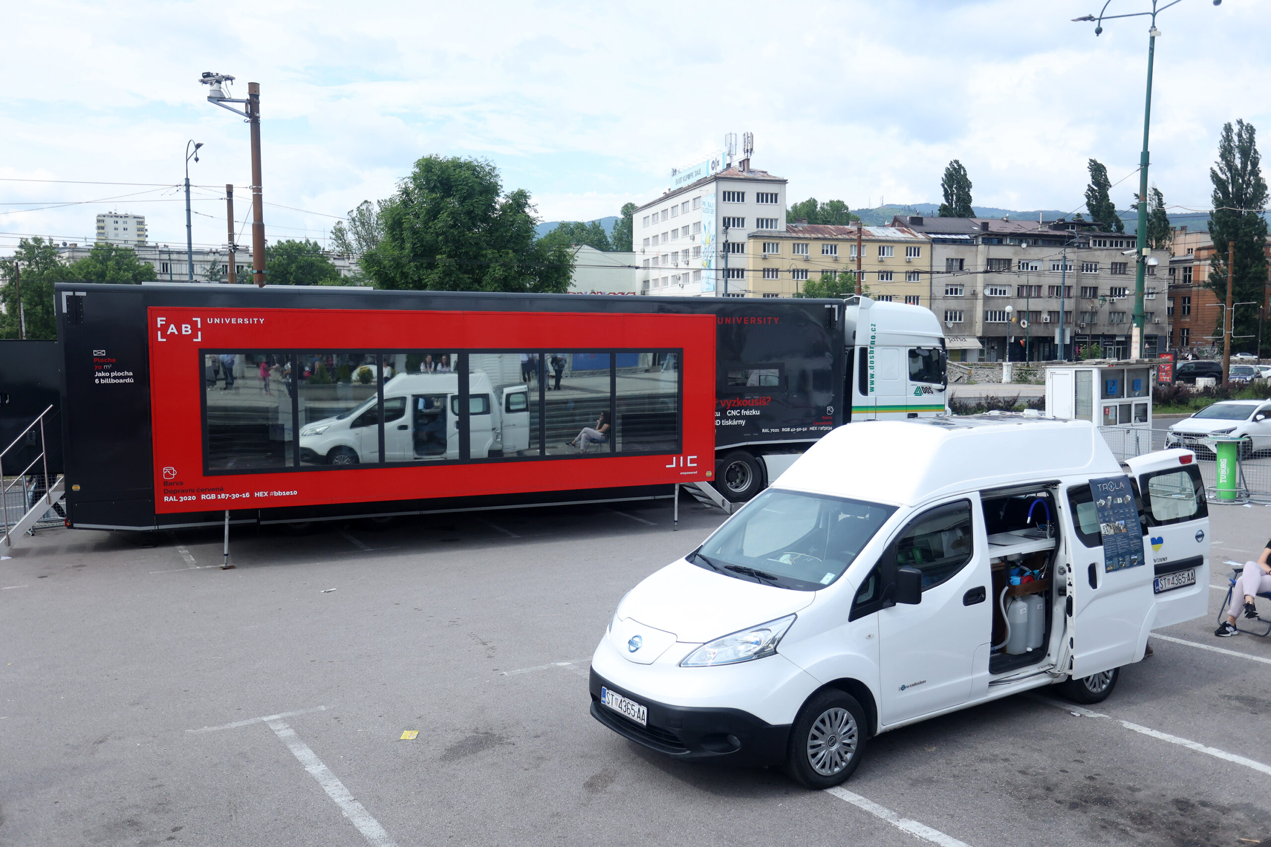 Mobilna laboratorija: Inovacija u pokretu - Sarajevo Maker Faire Igra "Iks Oks" s Cobotom na ...